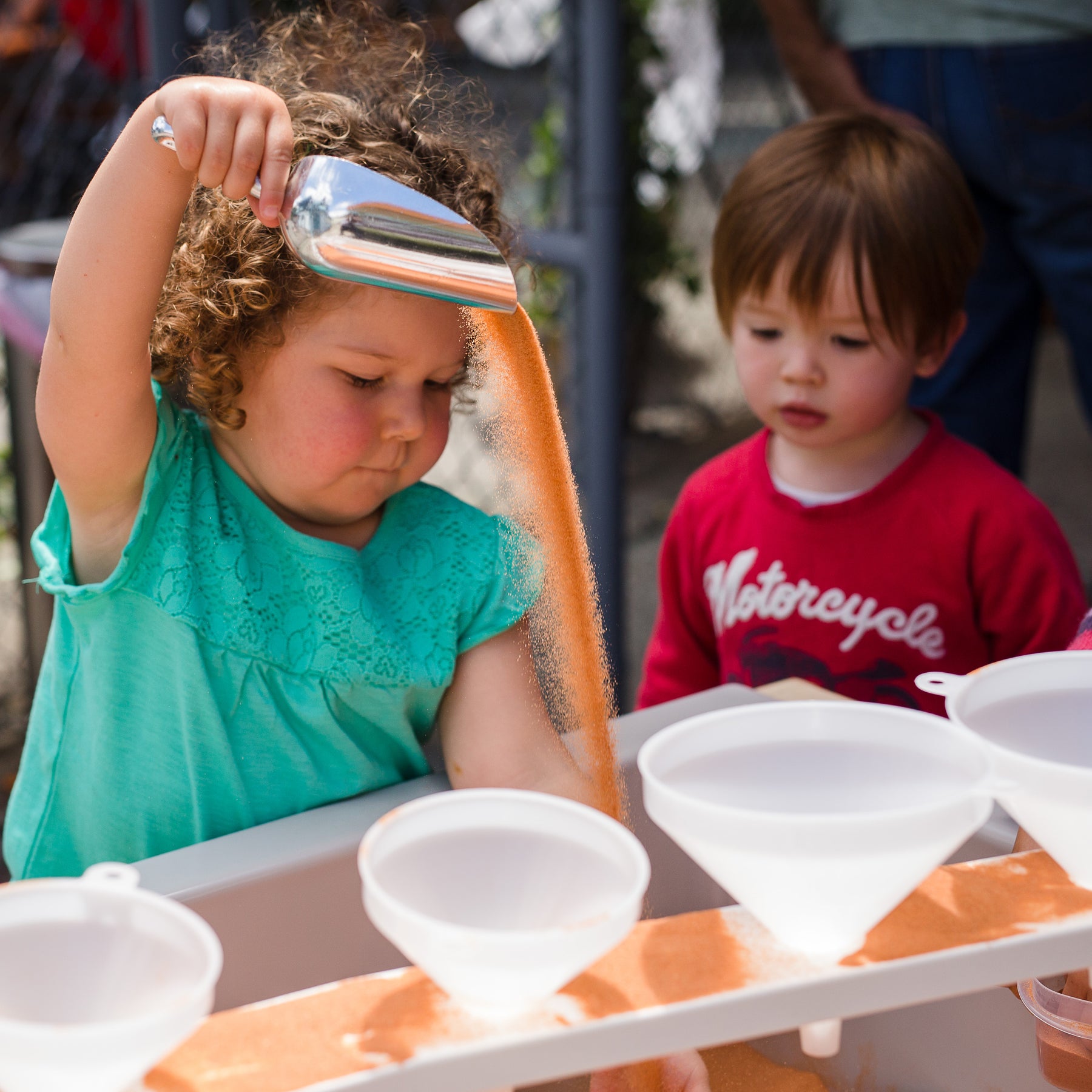 Funnel Stand for Hands-on Play - Kodo Kids